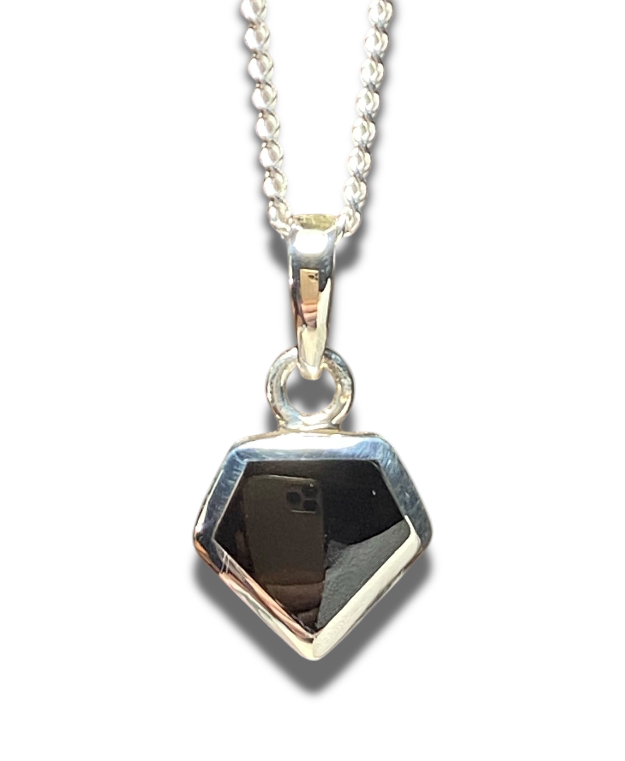 Diamond pendant – Simpson's Jet of Whitby