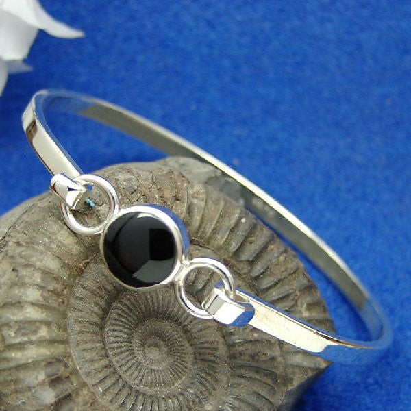 Round bangle – Simpson's Jet of Whitby