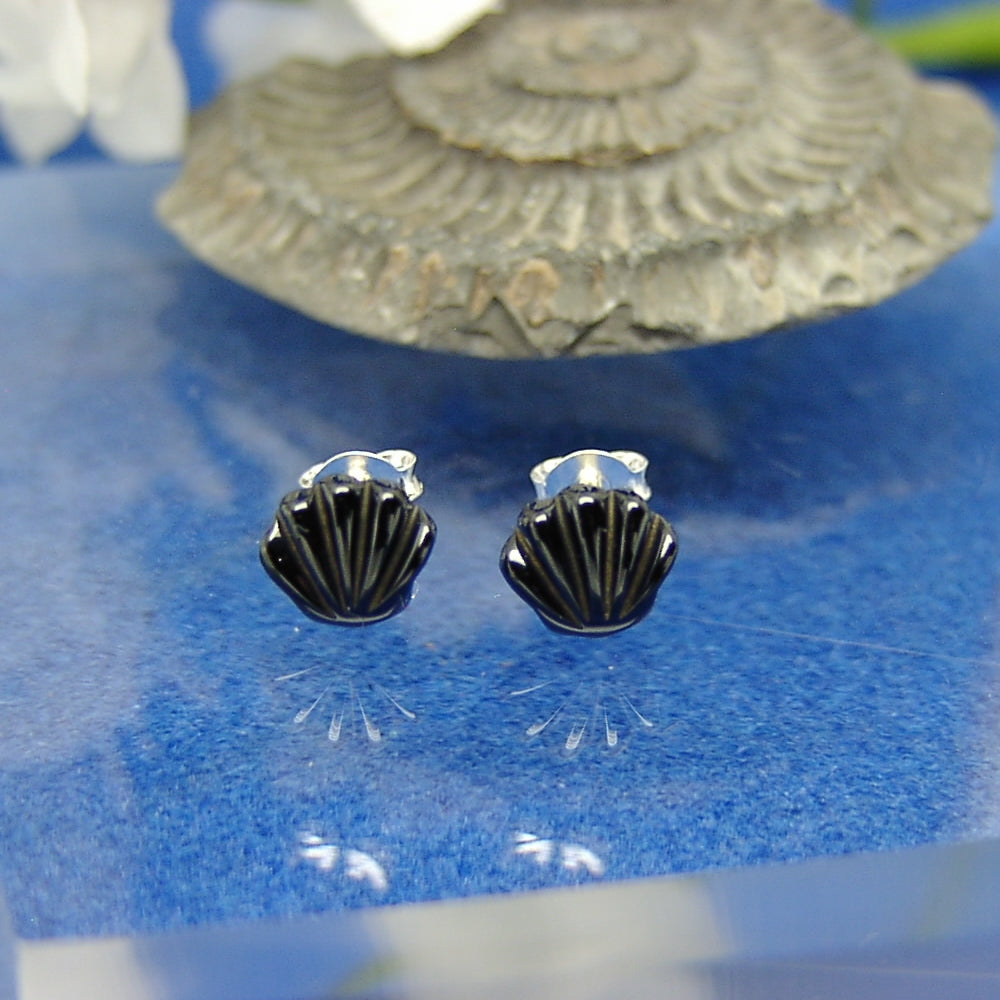 Jet shells – Simpson's Jet of Whitby