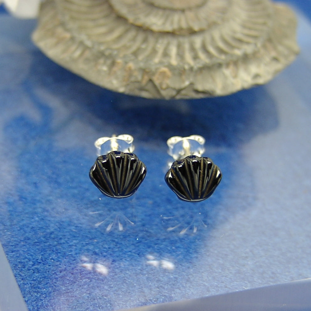 Jet shells – Simpson's Jet of Whitby