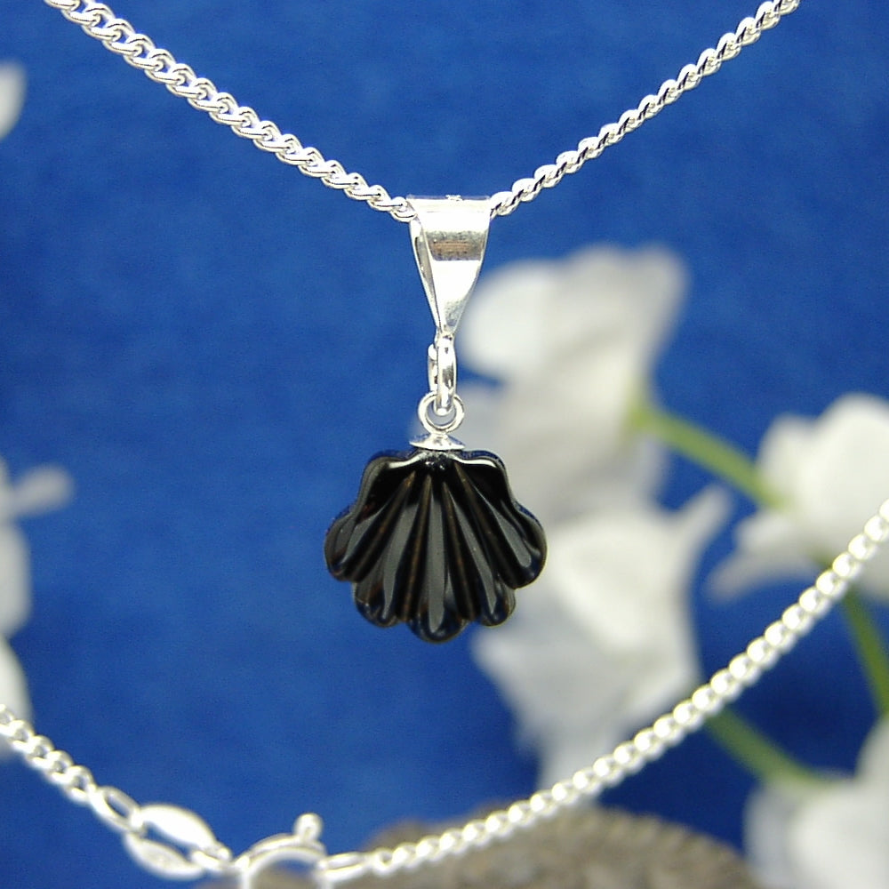 Shell pendant – Simpson's Jet of Whitby